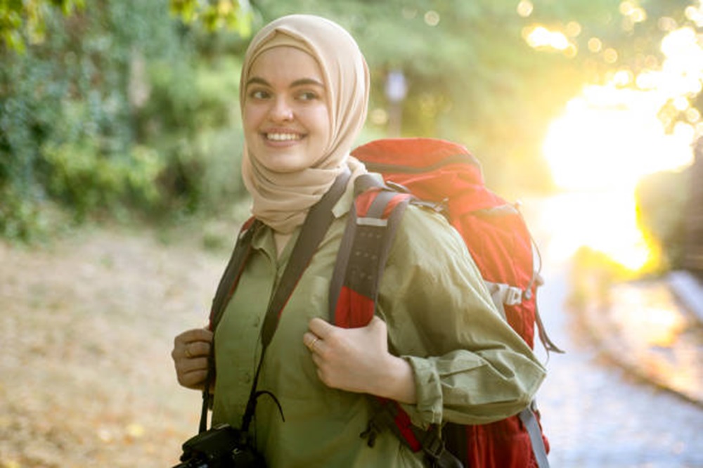 9 Inspirasi Style Outfit Naik Gunung untuk Wanita Hijab, Nyaman ...