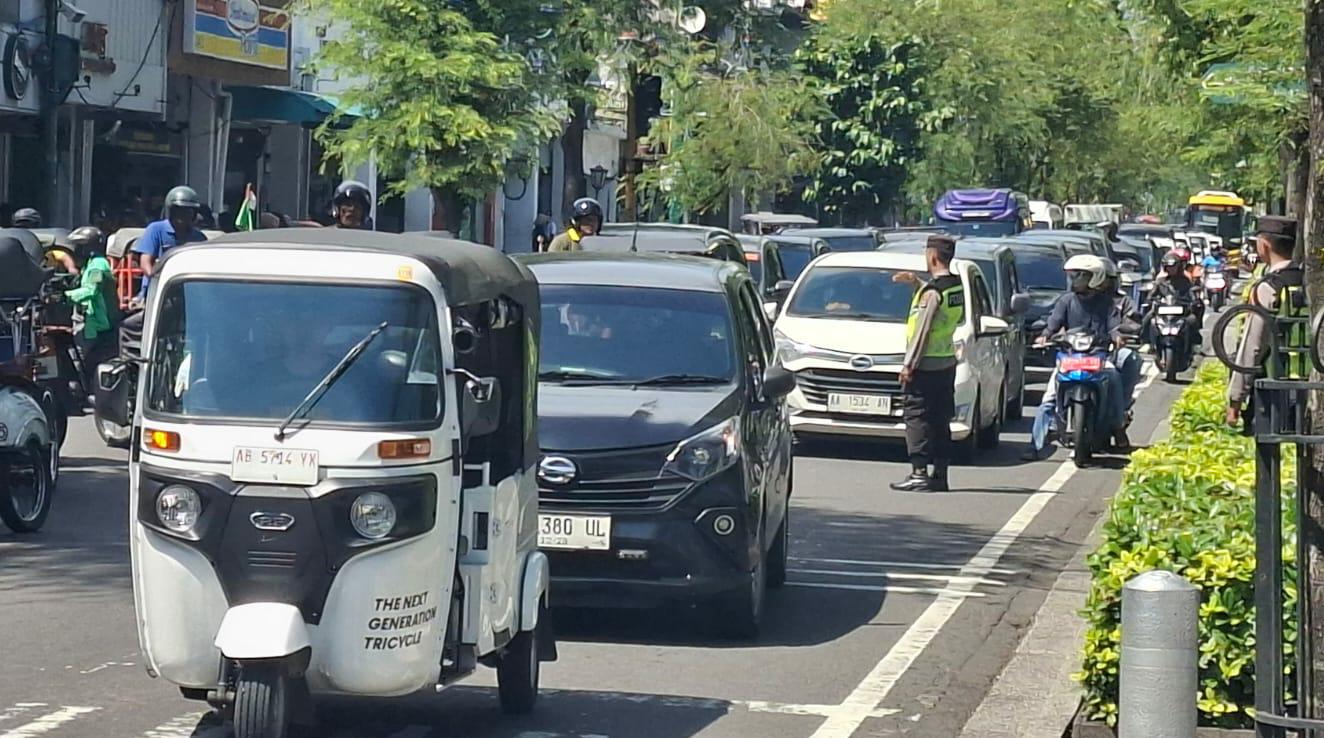 DIY Diserbu 371 Ribu Kendaraan Saat Libur Akhir Tahun, Tempel Jadi ...