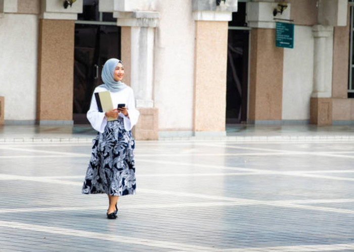 Kreasi Tampil Stylish dengan OOTD Hijab Rok Midi, Bisa Bantu Tampilan ...